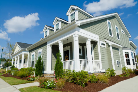 7 Siding Color Combinations to Revamp Your Home | RHomePlus